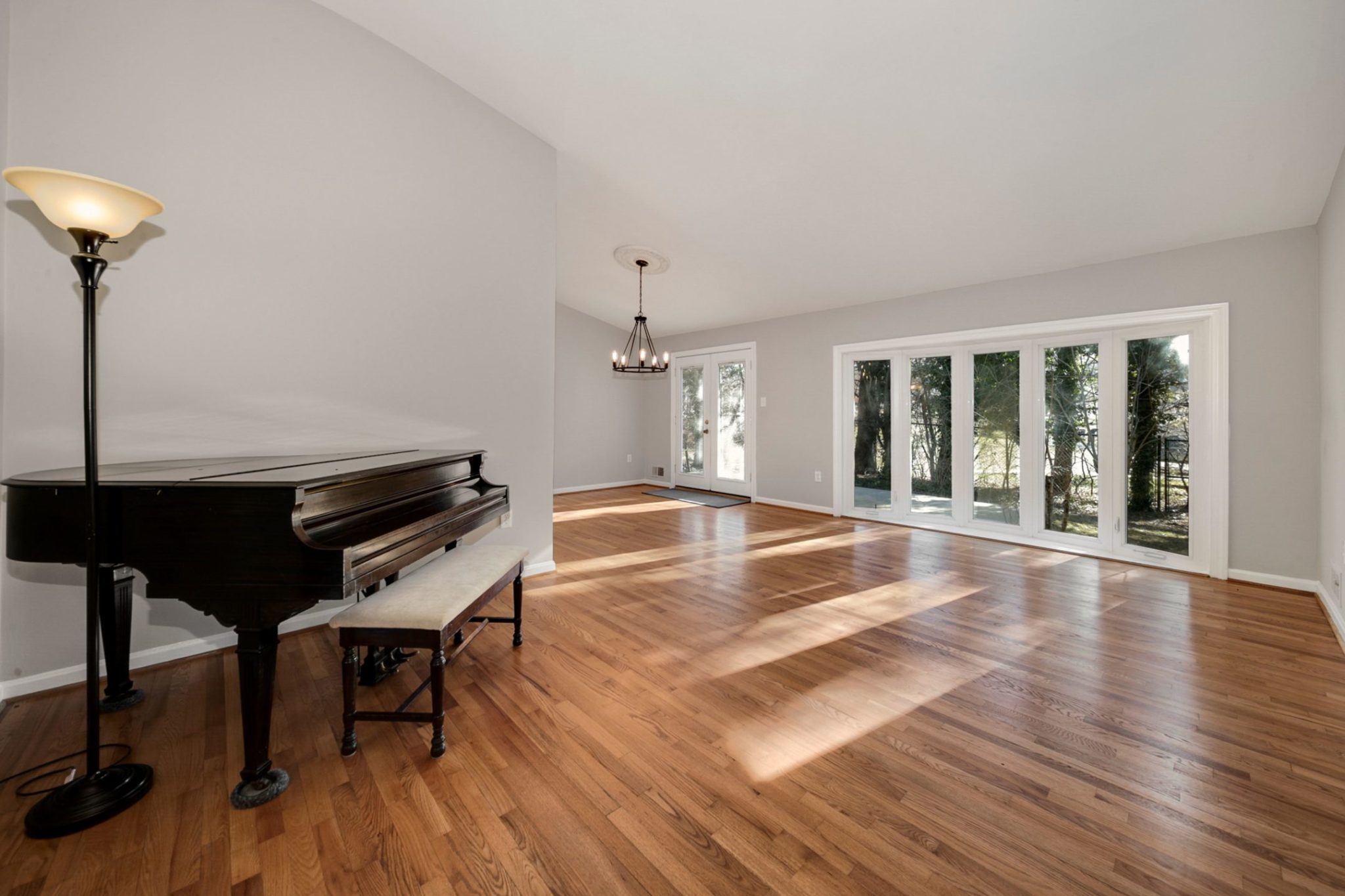 Interior Refresh, Exterior Facelift | Curbio Past Projects